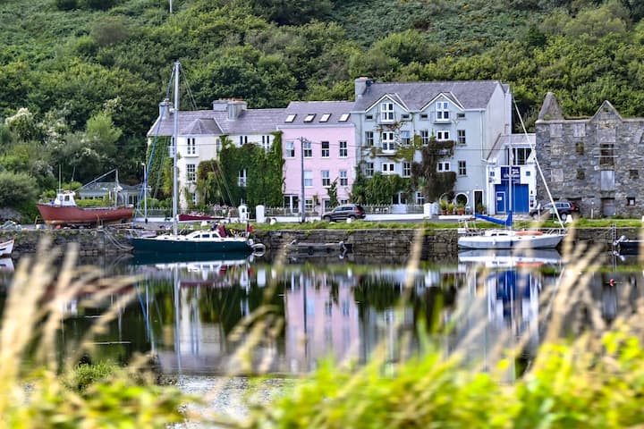 Harbour-facing Six-bedroom Town House - Clifden