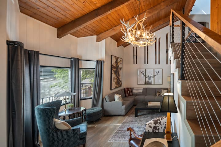 Mountain Contemporary Ski Lodge 8019 - Sandy, UT