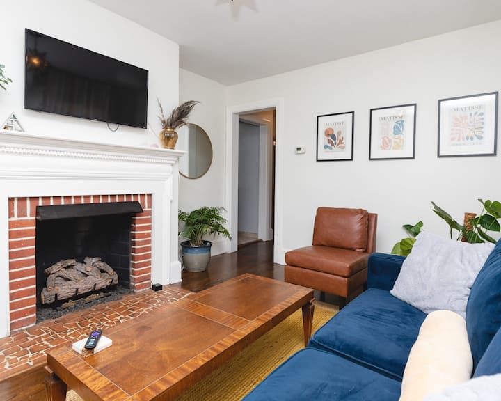Monstera Manor: Gorgeous 2br Bohemian Bungalow - Richmond, VA
