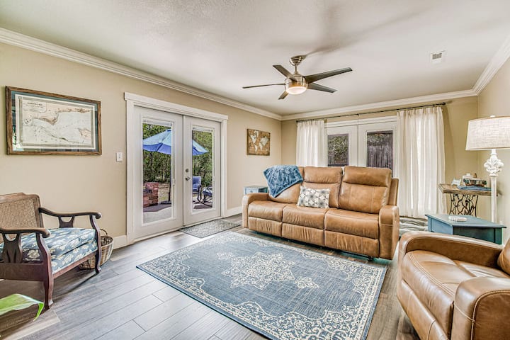 Escape To Five Flags Retreat, Family & Pet Friendly - Pensacola, FL