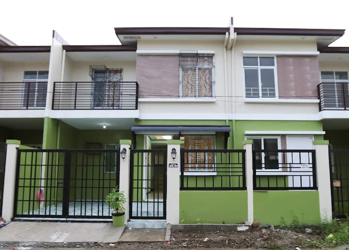 Cheerful 4 Bedroom Townhouse With Patio - Cavite City