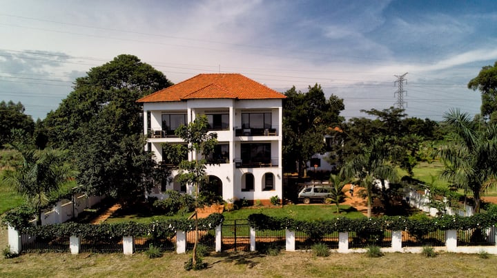 The Shine Main House: Gorgeous Home On Nile River - Uganda