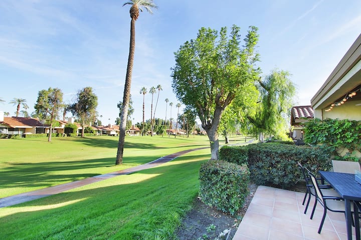 Palm Desert In C.c.. Golf Course View. Pools In Community. - Rancho Mirage, CA
