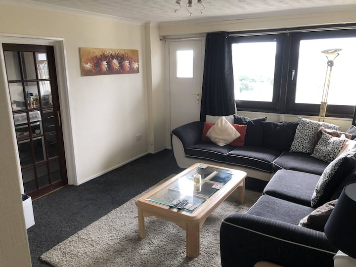 2 Bedroom Flat With Private Balcony And Views - Aberdeen