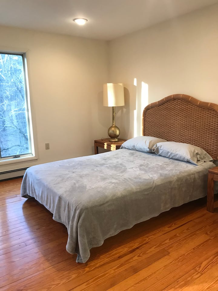 Woodstock Artist Suite (Private Second Floor) - Woodstock, NY