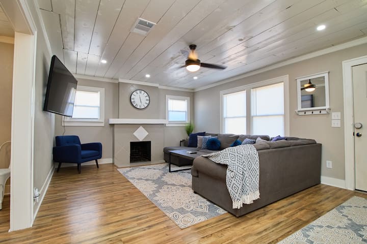 ✔ Spacious & Modern + Pool Table + Great Location - San Angelo, TX