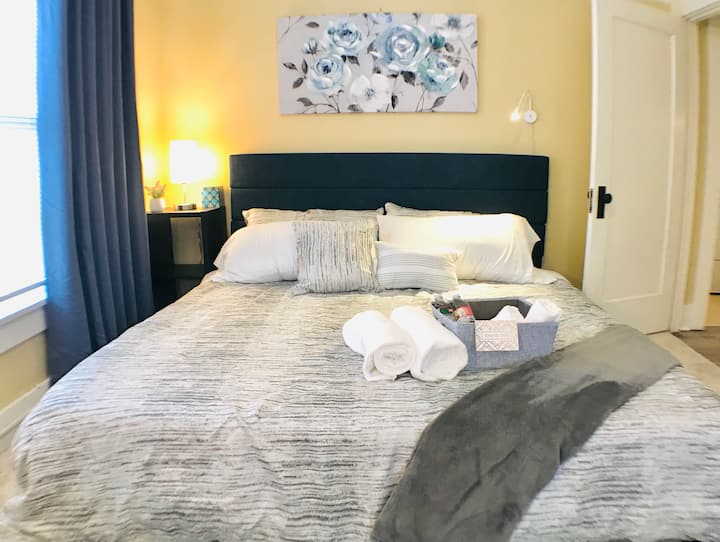 King Bed/sleeps 4/apt Unit/hdtv Prime Youtube Tv - Bakersfield, CA