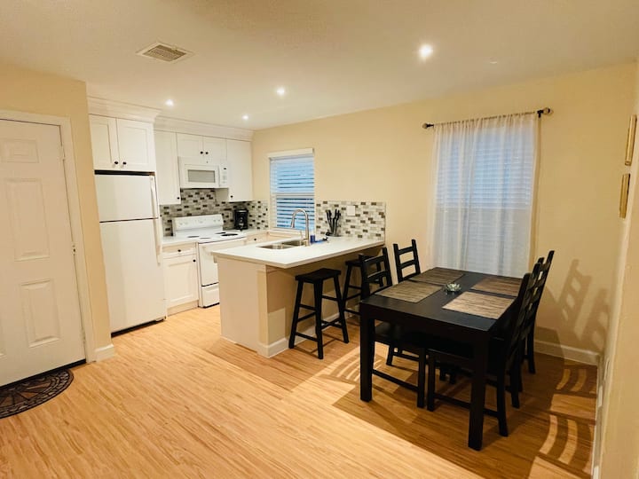 Breeze Housing Company - Houston George Bush Airport (IAH)