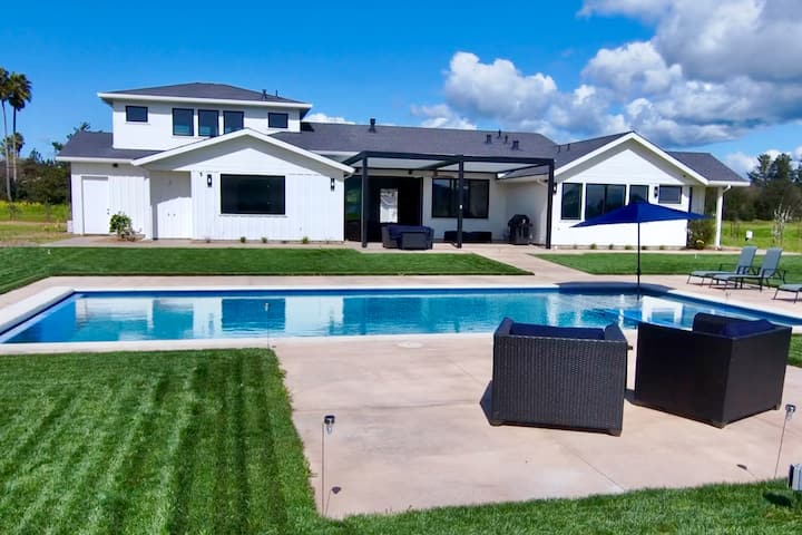 Featured On Cbs’ Staycation: Luxury 5-acre Retreat - Petaluma, CA