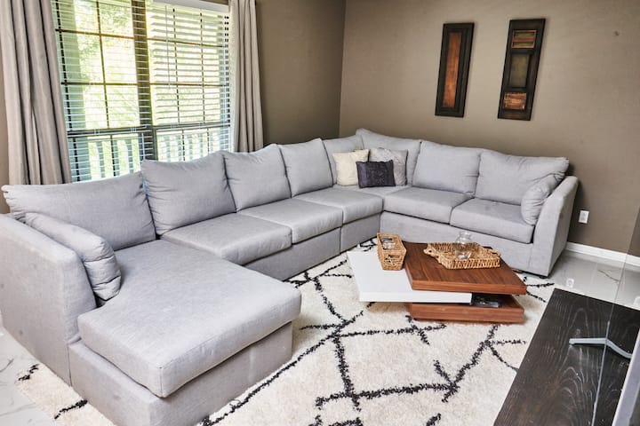 Contemporary 4-bedroom Retreat - Chattanooga, TN