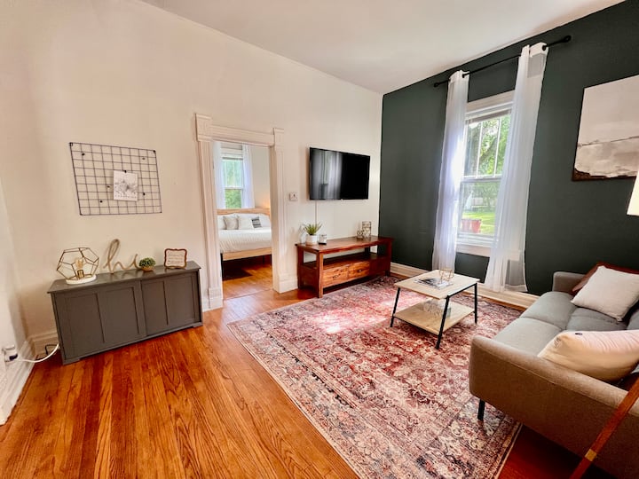 Cozy Bungalow W/ Nespresso Coffee Maker! - Carousel, Champaign