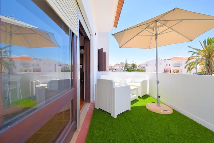 Lovely 2 Bedroom Flat 5 Min Walking From The Beach - Distrito de Faro