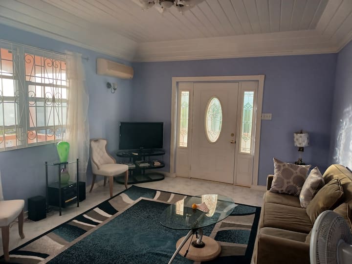 Luxurious 3 Bedroom Cottage 50m From The Ocean - Barbados