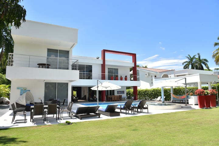 El Peñon: Hermosa Casa Con Todas Las Comodidades - Ricaurte