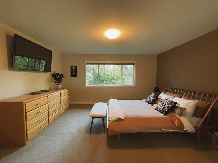 Forest Retreat W/ Jet Tub And Large Deck On Trails - Bellingham, WA