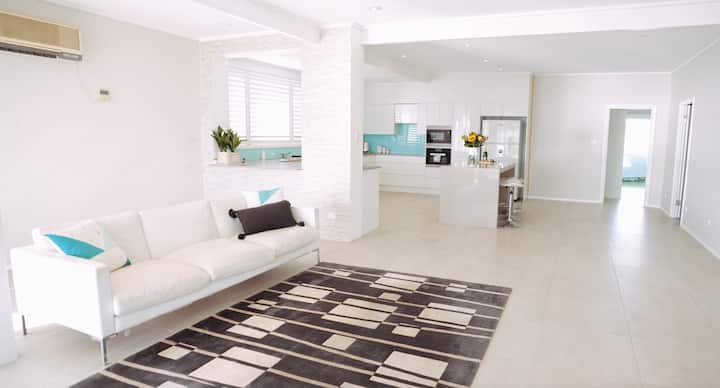 Modern 2 Bedroom Waterfront Apartment. - Newcastle