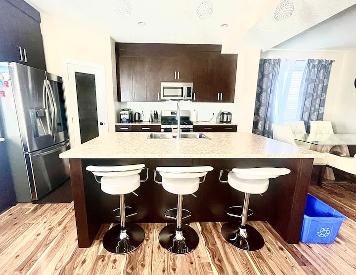 Private Clean & Cozy Room W/queen Bed & Tv - Leduc