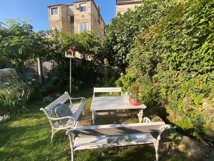 2-bedroom Oasis, Private Garden, Pedestrian Area. - Belgrade