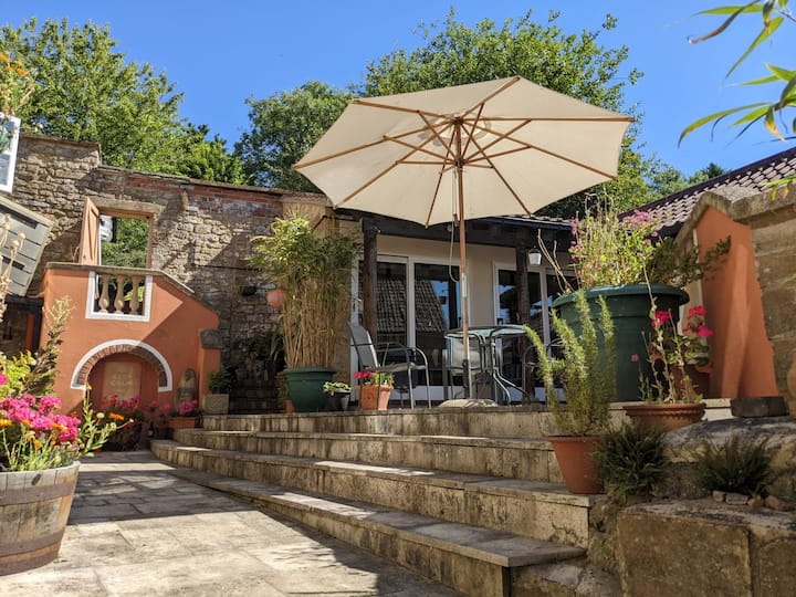 Indulgent Detached Courtyard Suite With King Bed. - 크류케른