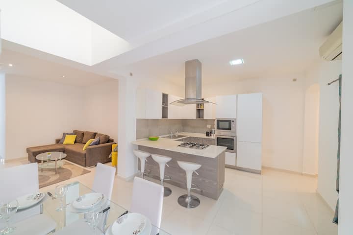 Seashells 1 Min To Seafront & Sliema, Big Terrace - Valletta