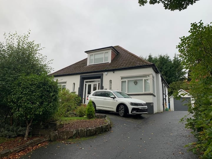 Cosy Residential Property With Heated Patio - Glasgow