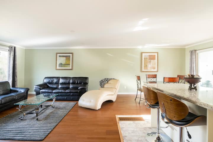 3-bedroom Private Cottage In The Woods W/ Pool - Kawartha Lakes