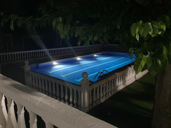 Hotel De Alquiler íNtegro Con Piscina Para 25 Pers - Sacedón