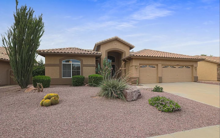 Exquisite 3 Bedroom 2 Bath Dream Home With Pool - Sun City, AZ