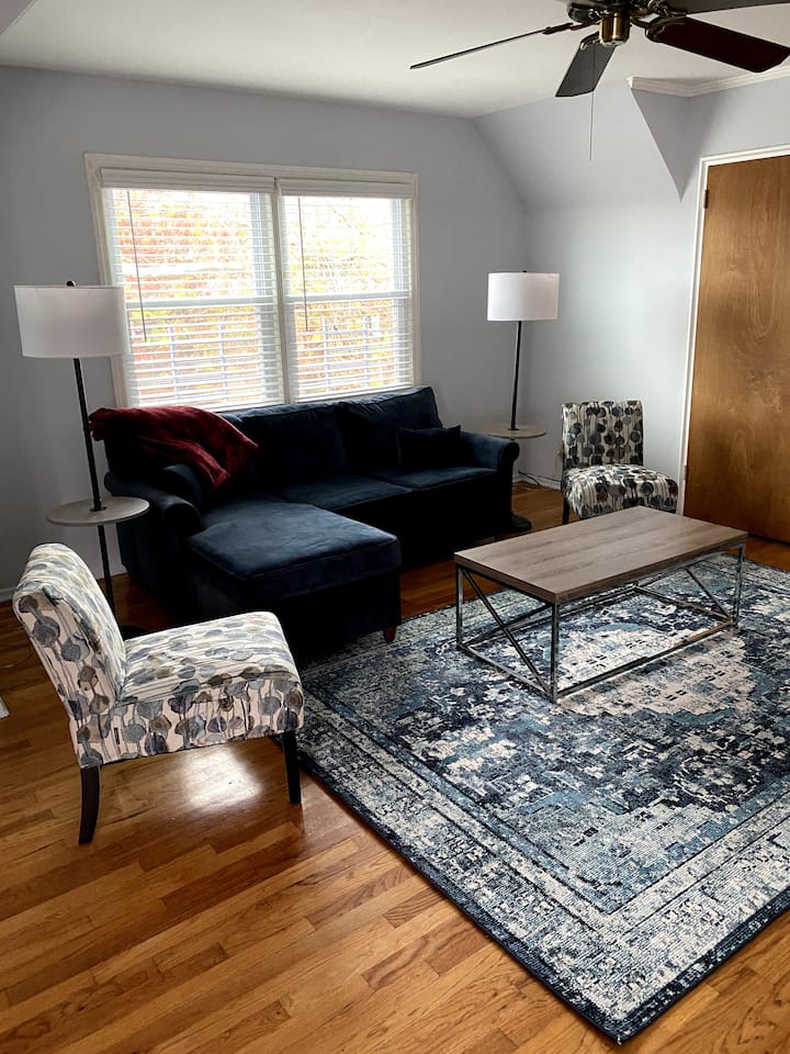 Spacious Sunny Second Floor Apartment - Great Neck, NY