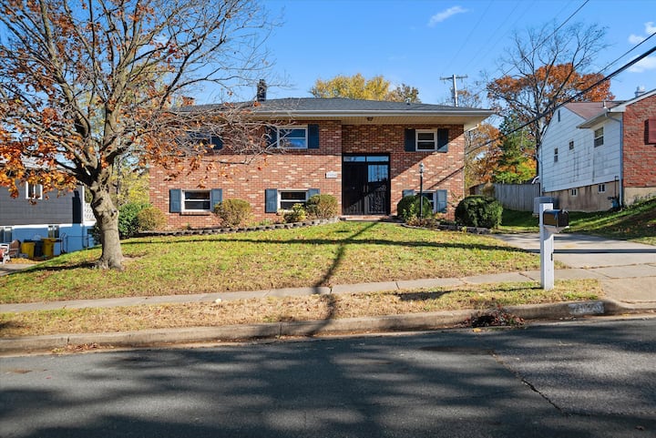 Stunning Furnished Modern Home - Pasadena, MD