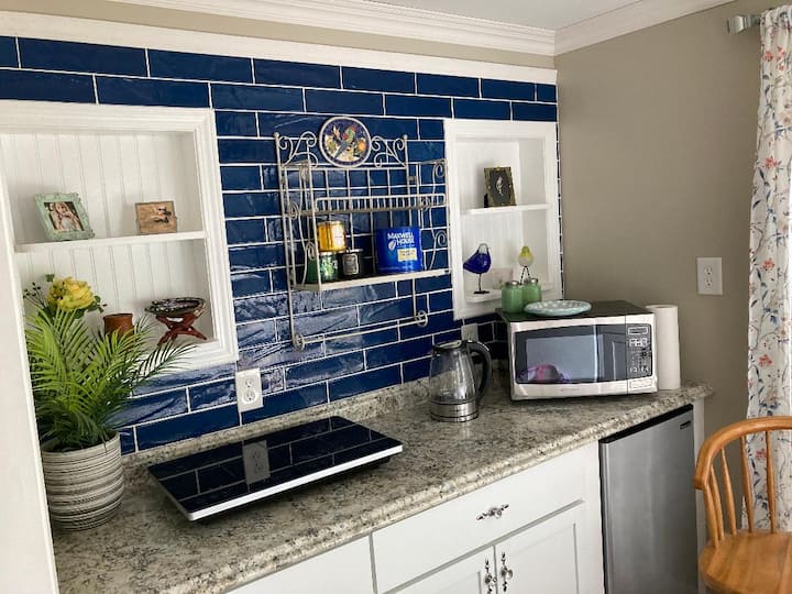 Beautiful Private Suite - Dearborn