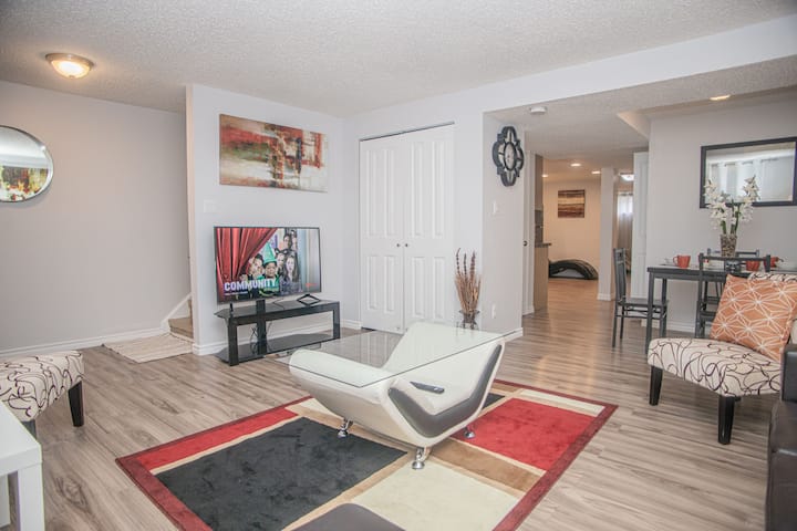 Eastwood Cheerful And Classy 2 Bdrm Basement Suite - Edmonton