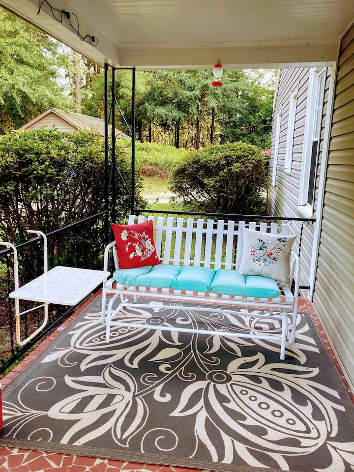 The Bumblebee Bungalow In Historic Downtown Aiken - Aiken, SC