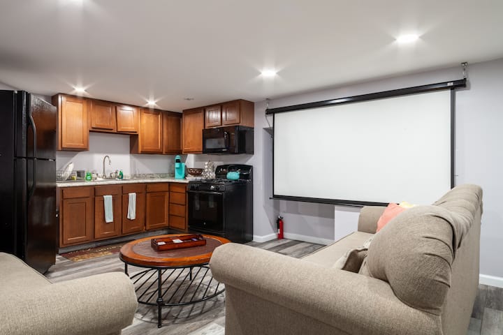 Private Basement Apartment Sleeps 3 Plus Guests - Glen Burnie, MD