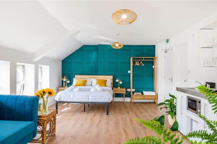 Stylish En-suite Boutique Apartment 8min To Centre - Cardiff