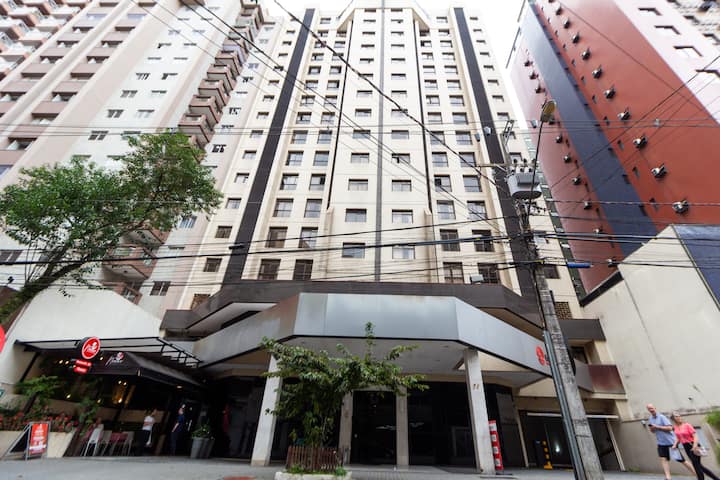 704 - Apartamento Central Com Estacionamento - Curitiba