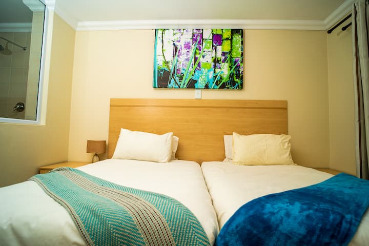 Welcoming 8-bedrooms Guesthouse With Swimming Pool - Edenvale