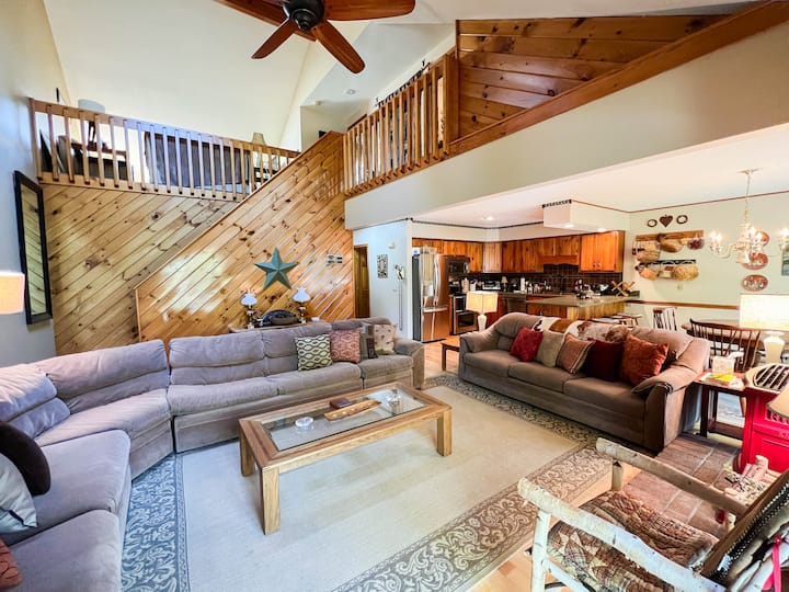 Spacious N. Conway Home | Home Theater + Games - North Conway, NH