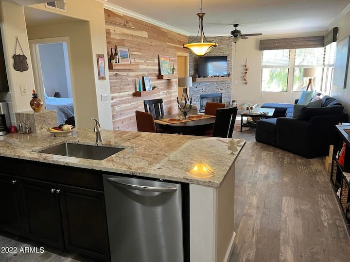Beauty Of N. Scottsdale 2 Bd/2ba Condo - Scottsdale, AZ