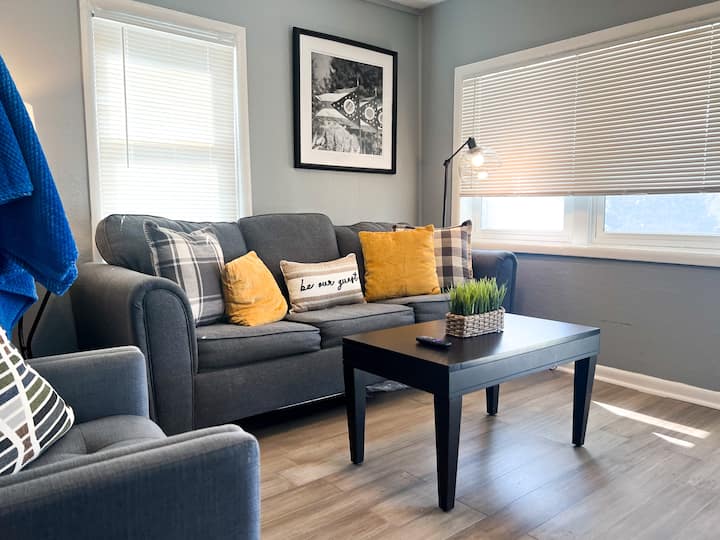 5 Br, 10 Beds, Sleeps 14, Large Off-street Parking - Indianapolis, IN