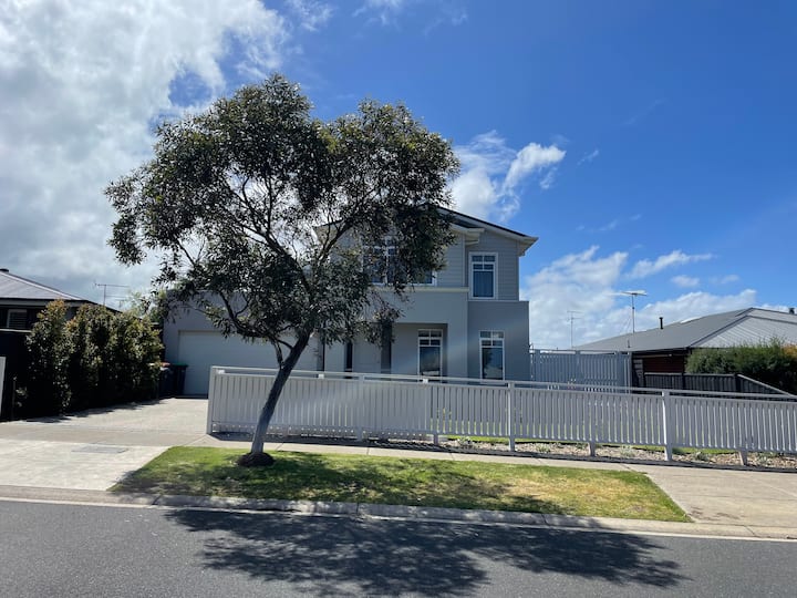 5 Bedroom Coastal Home Walking Distance To Shops - Jan Juc