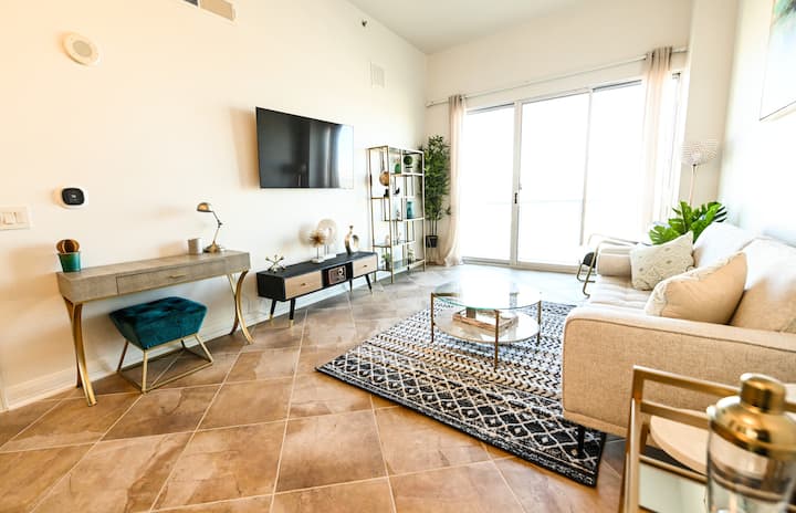 Stylish Apartment In Downtown With Amenities - Las Vegas