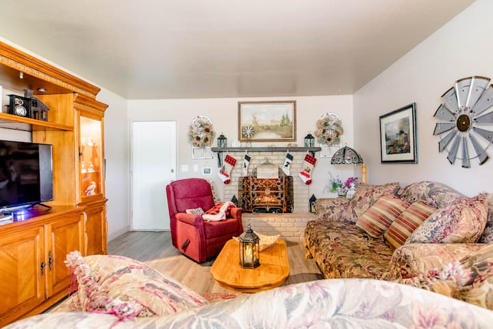 Comfy 2 Bedroom Farmhouse In The Country - Exeter, CA