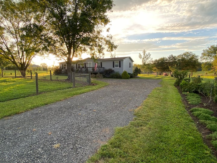 The Roost - 3 Bedroom Cozy Country Bungalow. - Crozet, VA