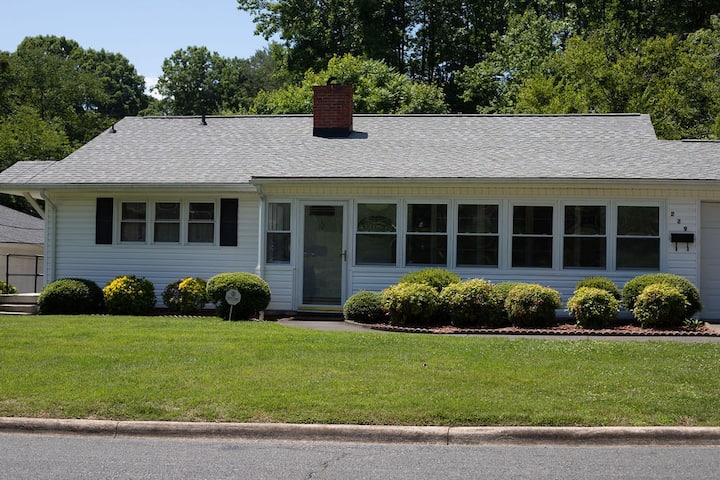 Fairview House In Mt. Airy - Mount Airy, NC
