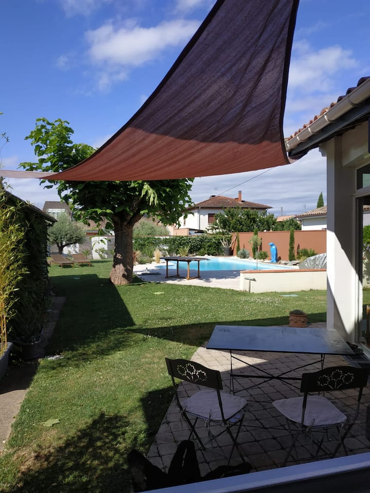 Chaleureuse Maison à Montauban Avec Piscine - Montauban