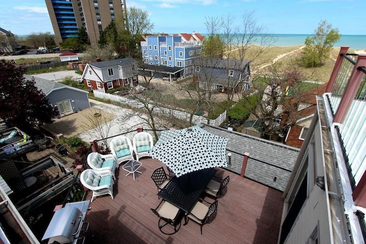 Beautiful 3 Story Home With Amazing Lake
Views! - Michigan City, IN