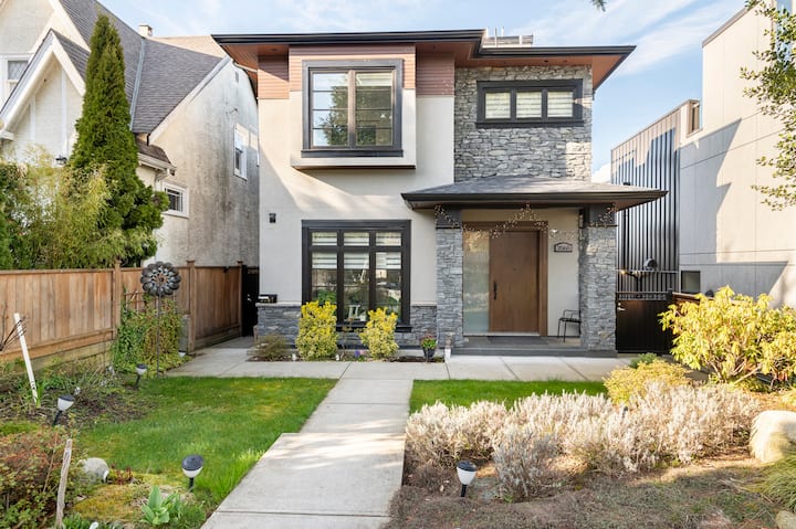 Butterfly Room, Direct Sunshine And Ensuite Bath - Vancouver