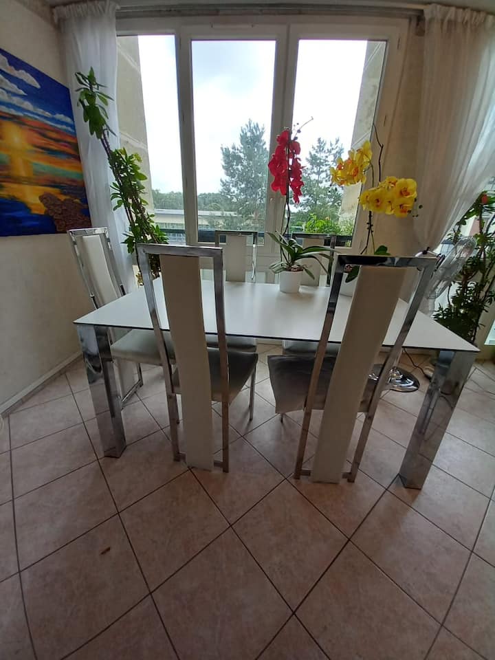 Chambre Pour Deux Personnes Chez L'habitant - Buc