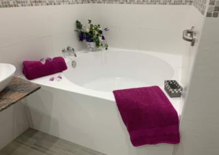 Deluxe Double Room With Large Round Bath * Air Con - Ronda